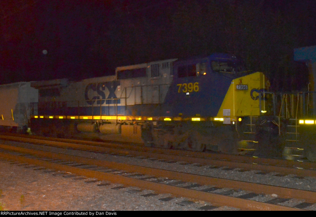 CSX C40-8W 7396 trails on Q409-20
